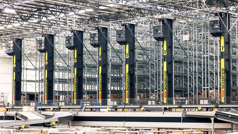 Qué es un transelevador y cómo optimiza el almacenamiento automatizado