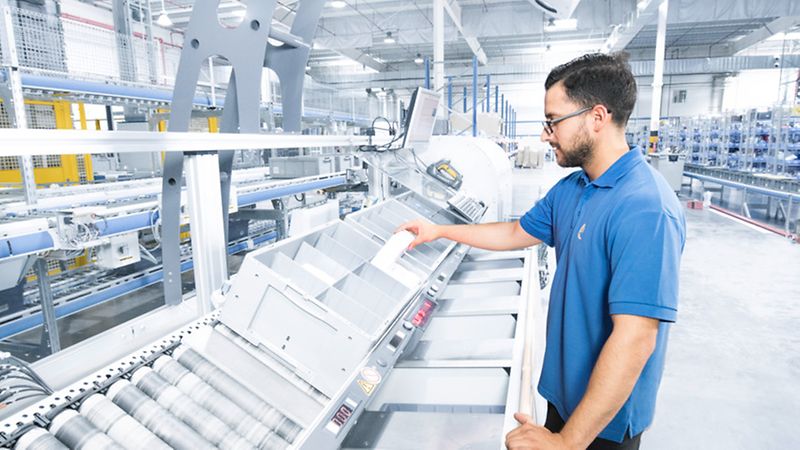 Efficiënte gecontroleerde semi-automatische orderpicking | SSI SCHÄFER | SSI SCHÄFER