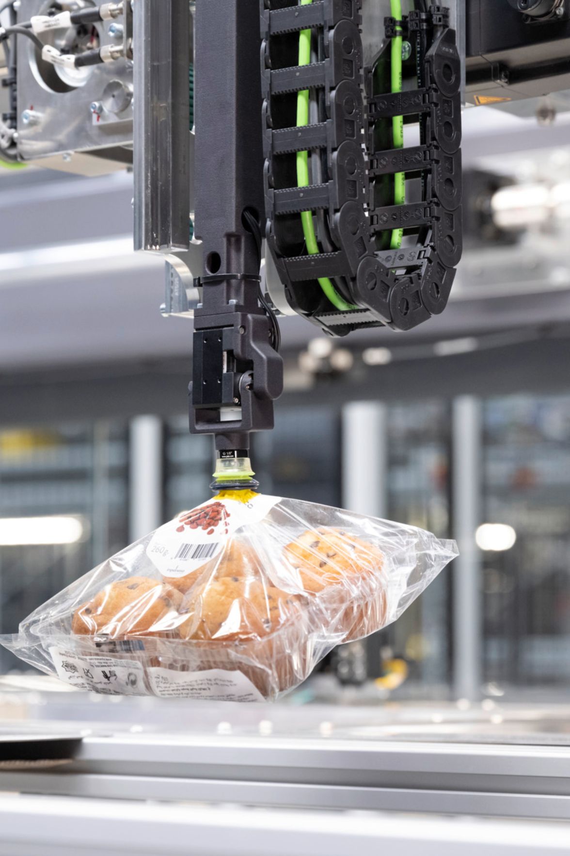 114_SSI_Piece_Picking.tif | SSI SCHAEFER