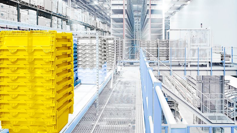 Stackable Transport Boxes | SSI SCHAEFER