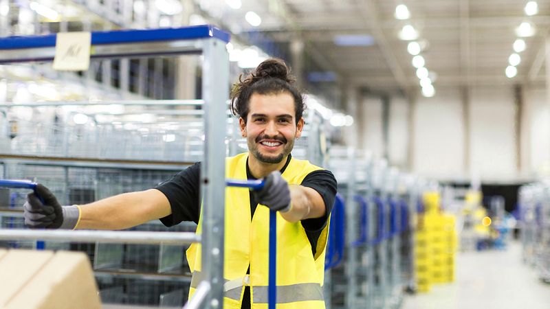 Apprenticeship as Warehouse Logistics Specialist | SSI SCHAEFER